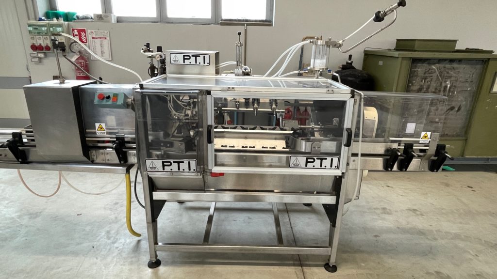 DEGORGING MACHINE AND FREEZERS FOR NECKS OF BOTTLES - Montanaro F.lli Srl
